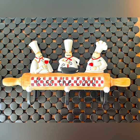Dan Dipaolo | Accents | Dan Dipaolo Chefthemed Kiss The Cook Wall Hook ...